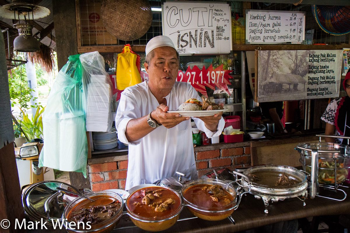 Nasi Dagang Pak Malau: Fish Curry and a Stunning View